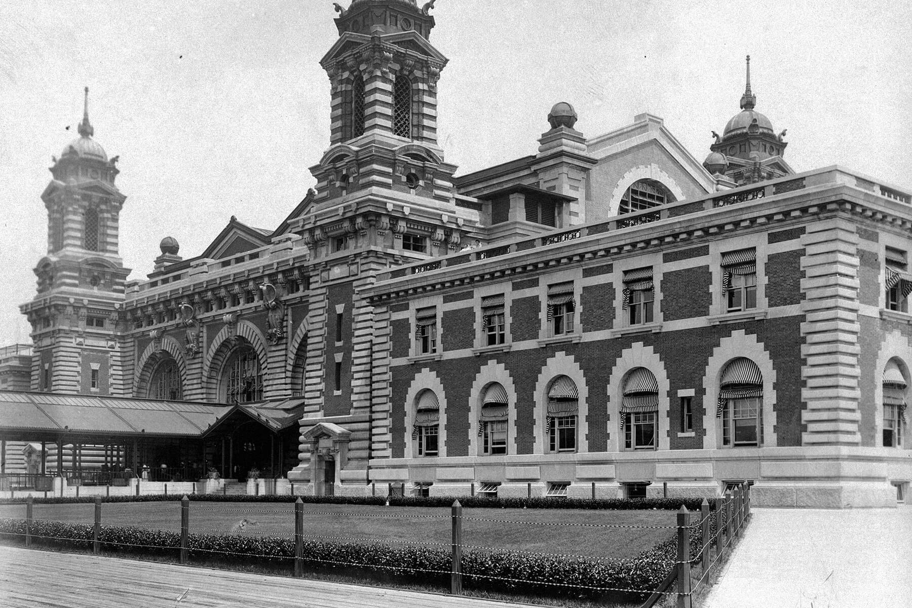 ellis island history